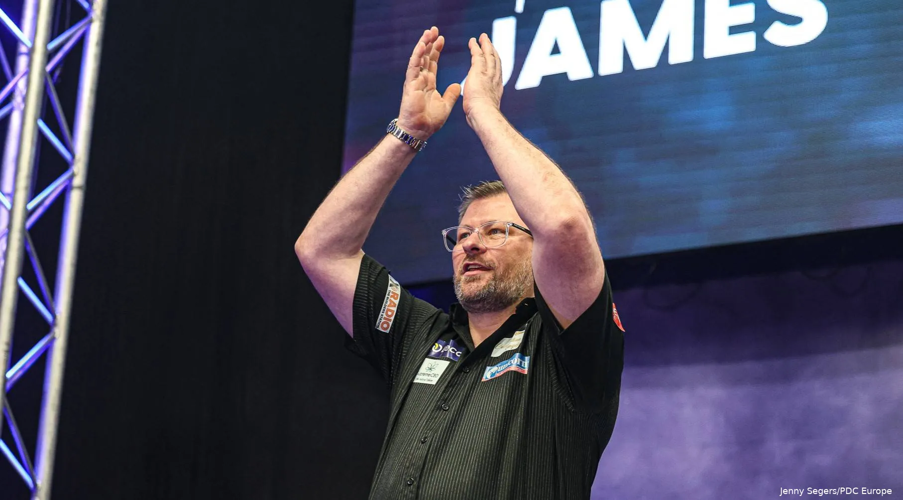 "Hoe langer hij niet wint, hoe moeilijker het wordt" - James Wade kijkt vol ongeloof naar ...